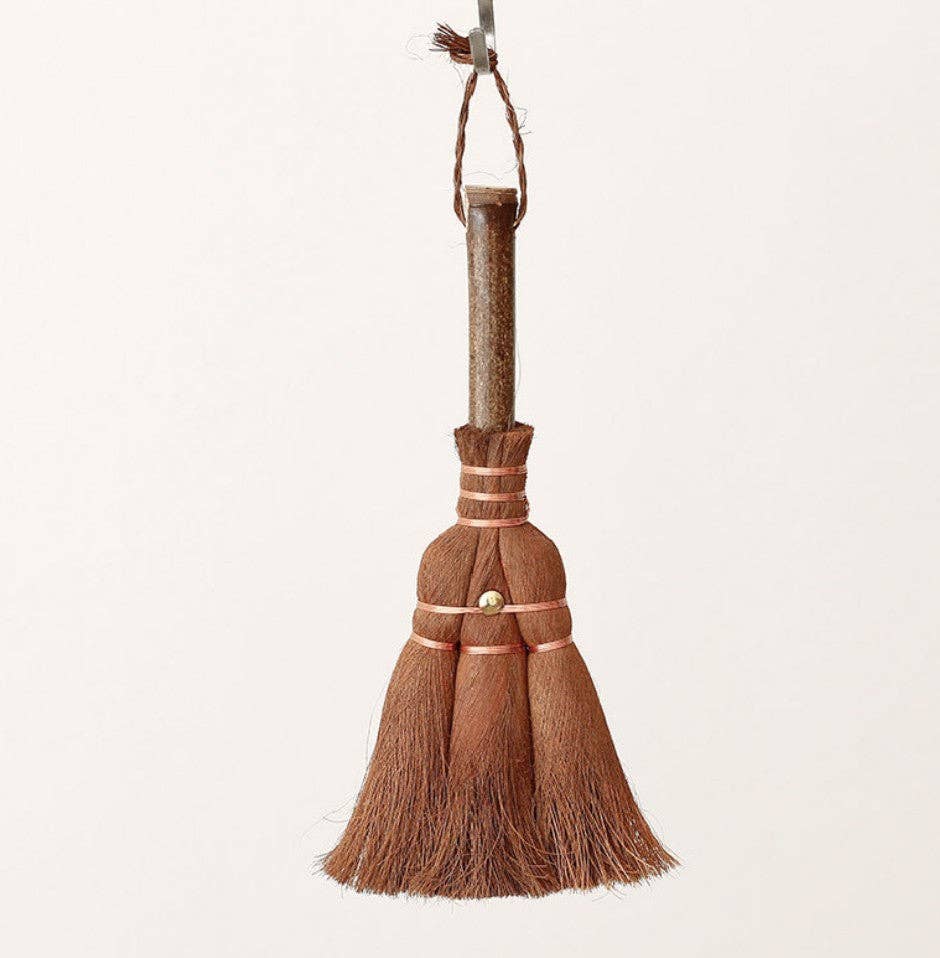 Table Palm Broom with Handle – The Margaret Cleveland